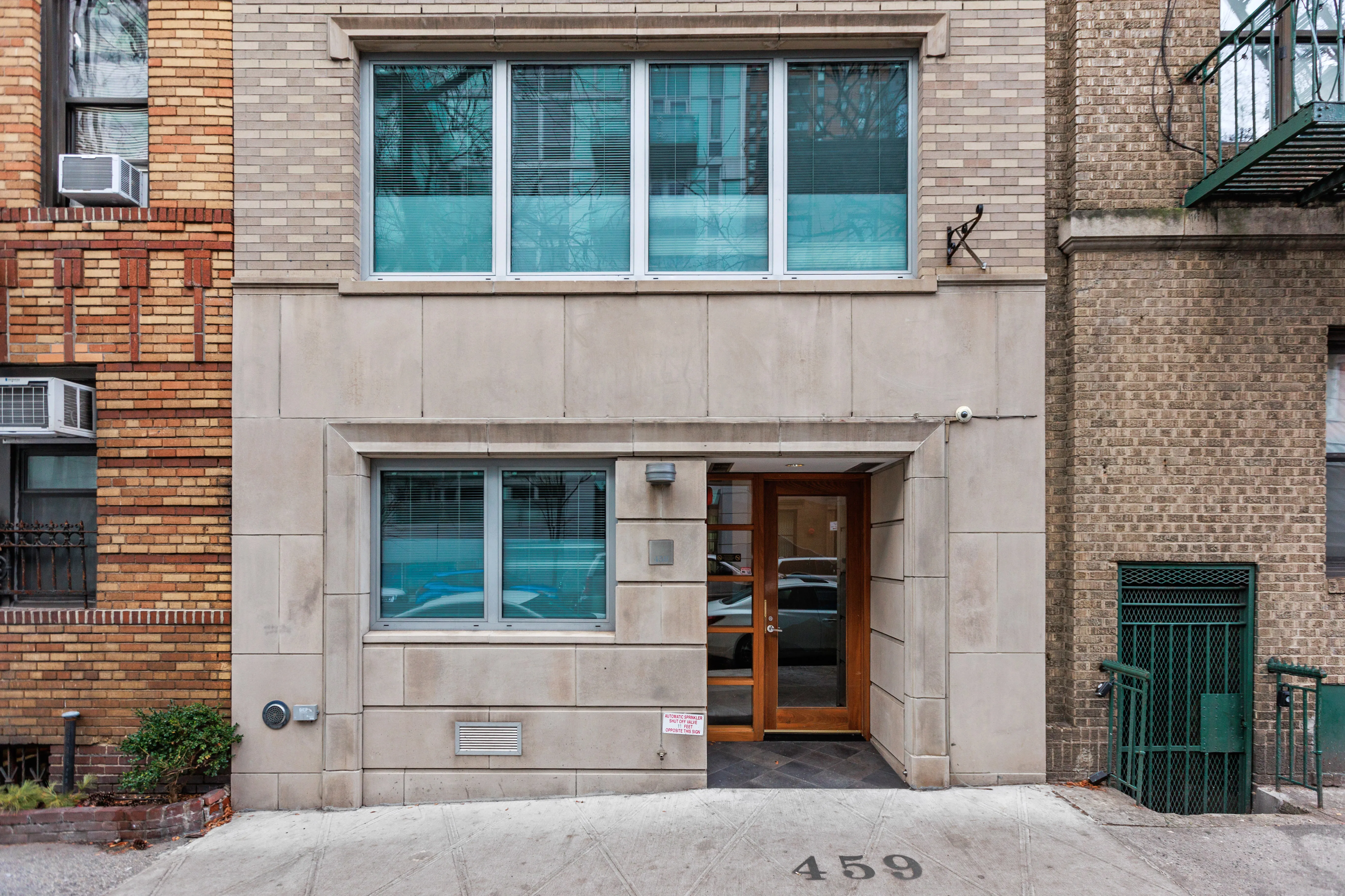 459 West 44th Street #1A in Hell's Kitchen, Manhattan | StreetEasy