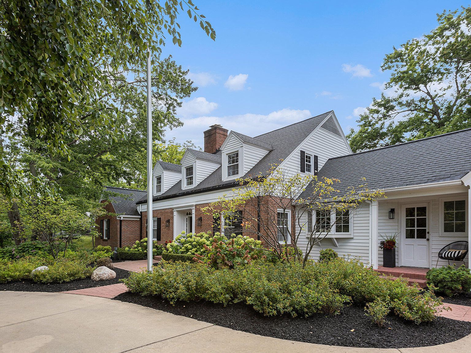 2500 Cascade Rd SE, Grand Rapids, MI 49506 | Zillow