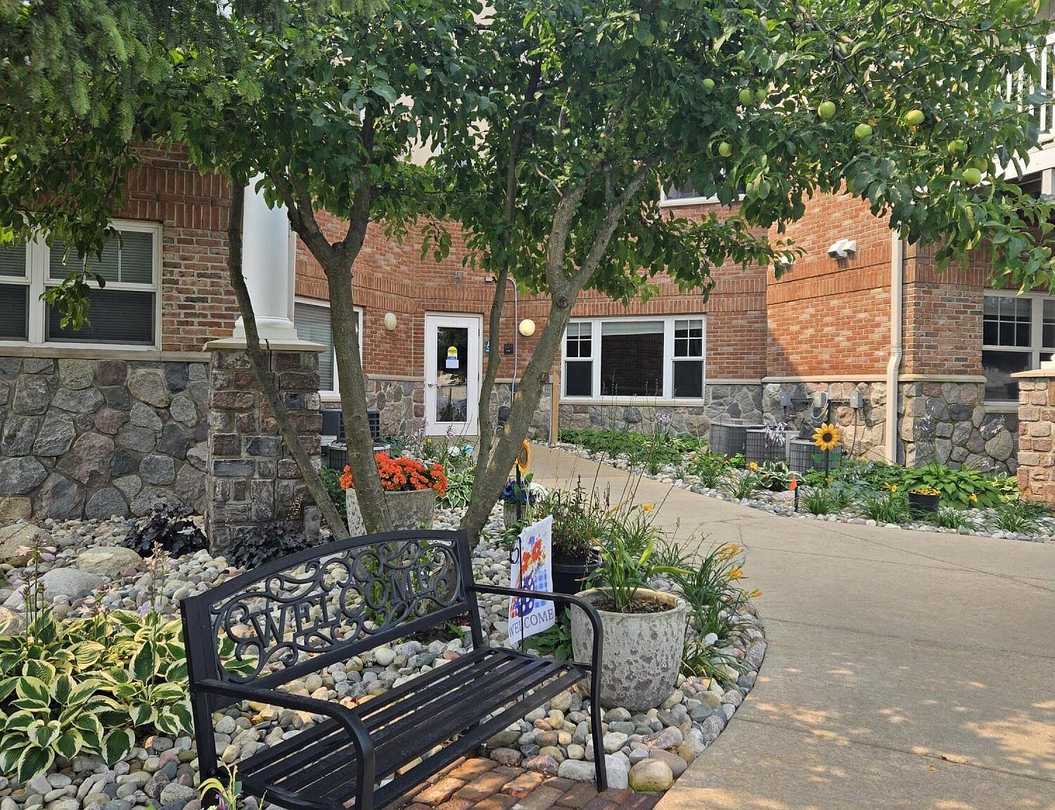 301 N Lake St Unit 104, Cadillac, MI 49601 | MLS #26004418 | Zillow