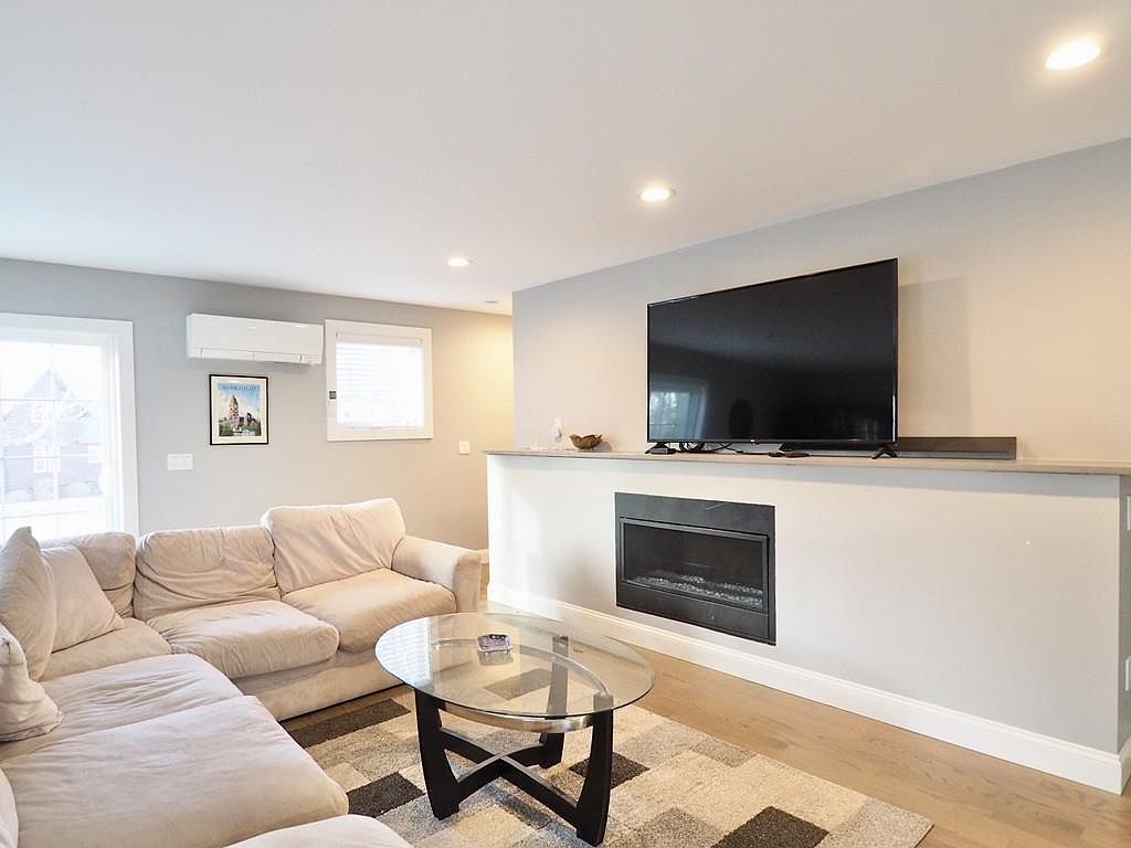 3 Devereux St, Marblehead, MA 01945 | Zillow