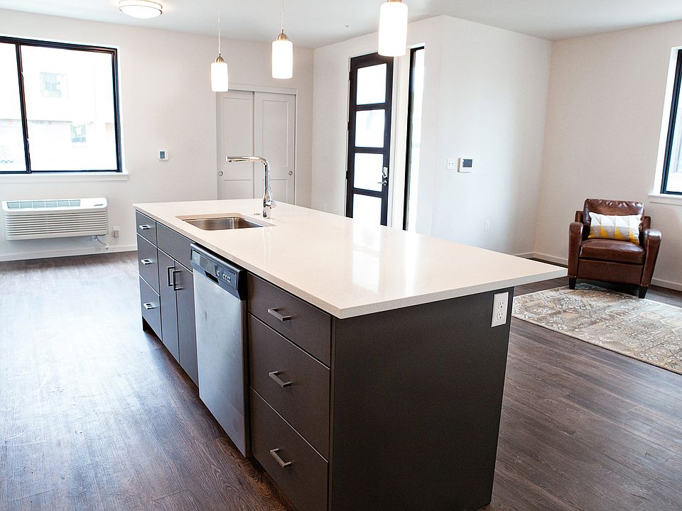 Country Crossroads - 955 W 17th Pl Junction City OR | Zillow