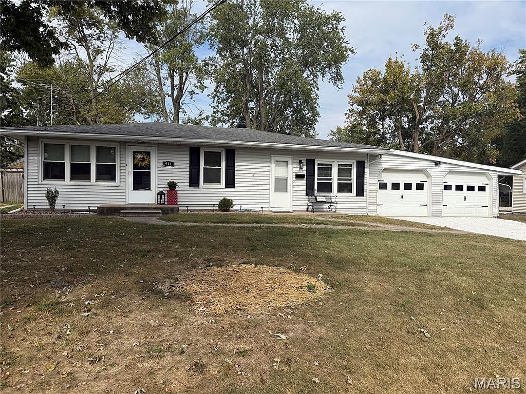 911 W Exchange St, Jerseyville, IL 62052 | Zillow