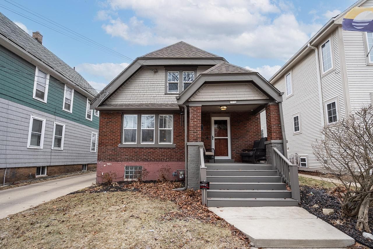 1735 North Warren Ave, Milwaukee, WI 53202 | MLS #1780177 | Zillow