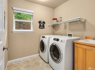 6704 E Crest View Loop SE, Snoqualmie, WA 98065 | Zillow