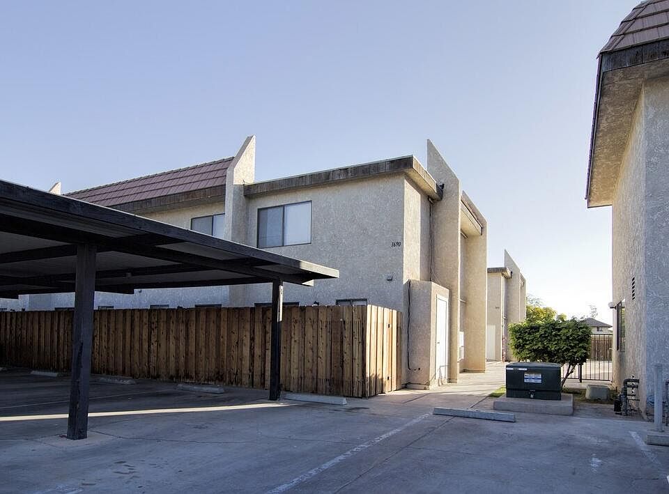 1686 W Barbara Worth Dr #2, El Centro, CA 92243 | Zillow