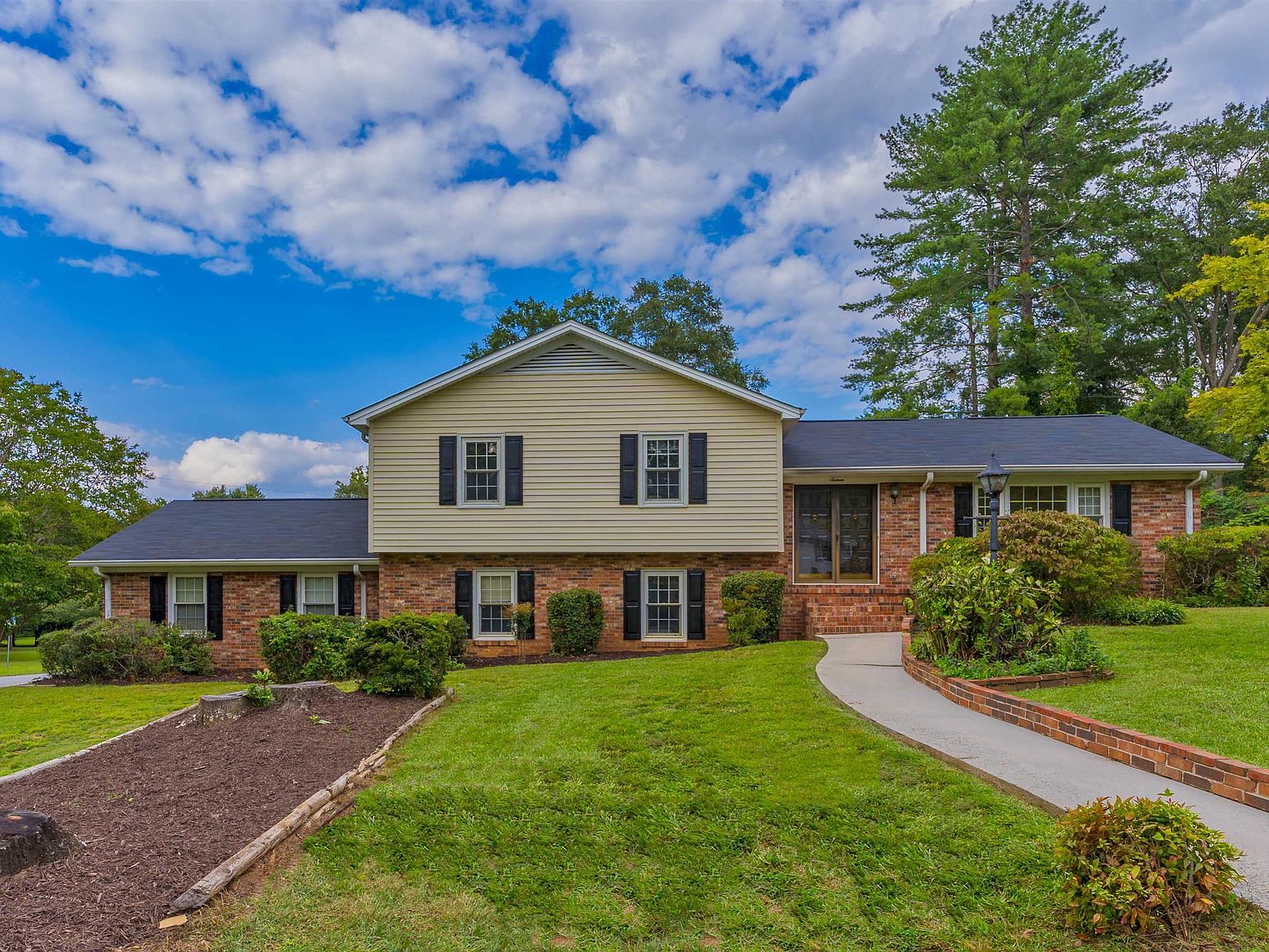 16 New Castle Way, Greenville, SC 29615 | Zillow