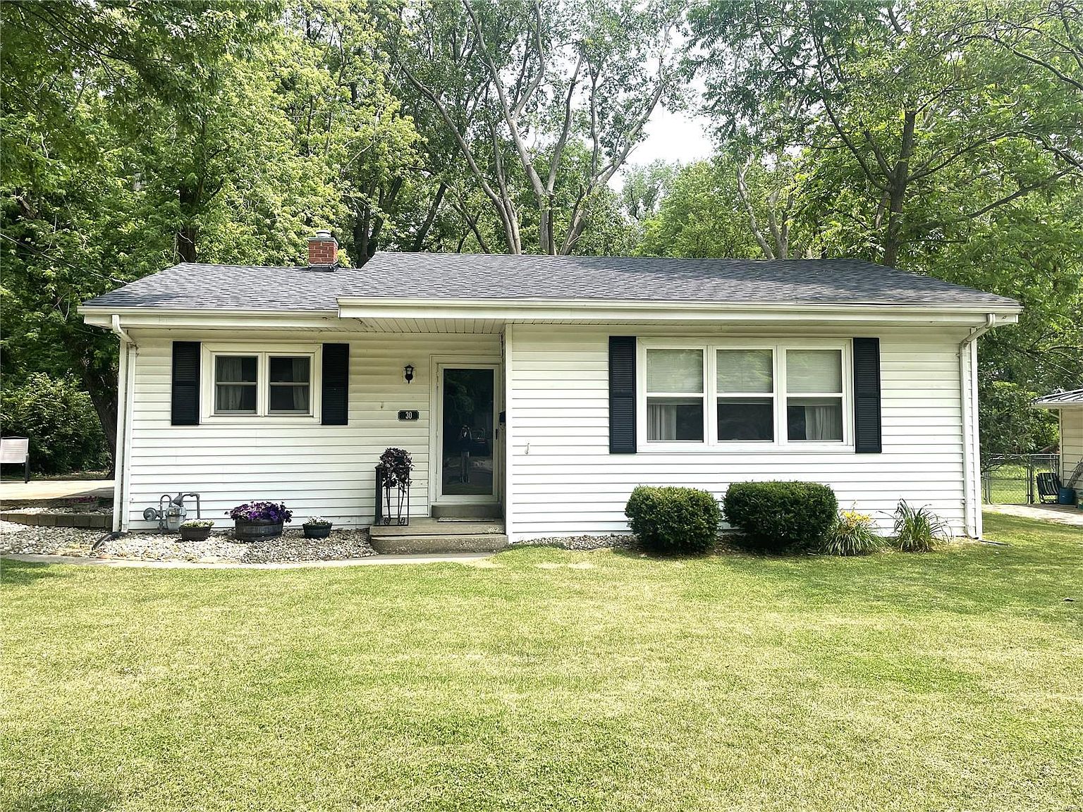 30 Apple Tree Ln, Belleville, IL 62221 | Zillow