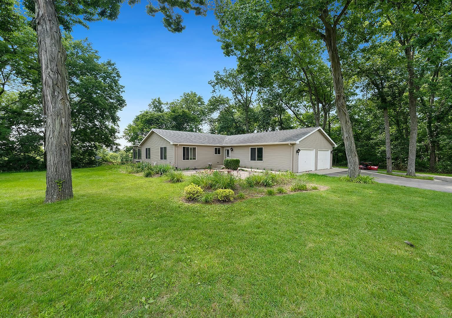 4415 S Chana Rd, Chana, IL 61015 | Zillow