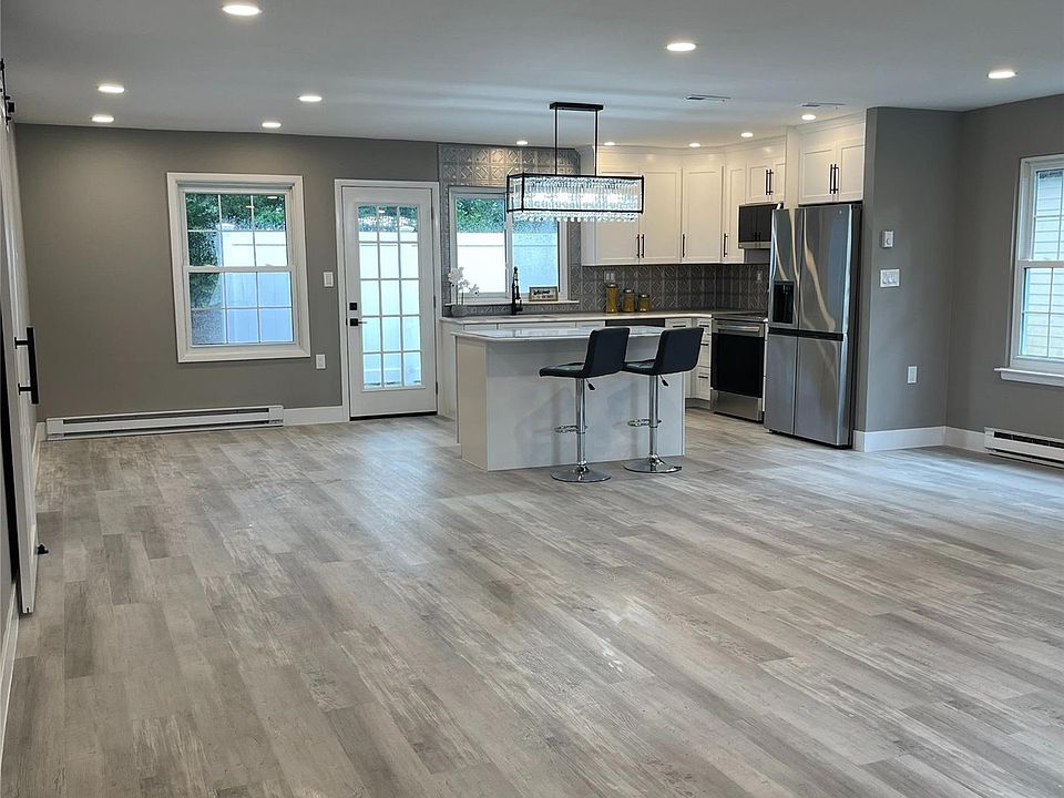 204 Kingston Drive UNIT 204, Ridge, NY 11961 | MLS #3504570 | Zillow