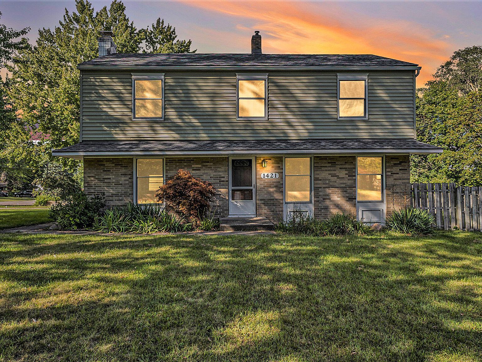 1421 Millbrook St SE, Grand Rapids, MI 49508 | Zillow