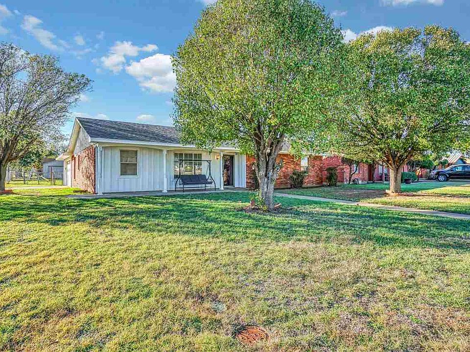 1201 N 12th St, Frederick, OK 73542 | Zillow