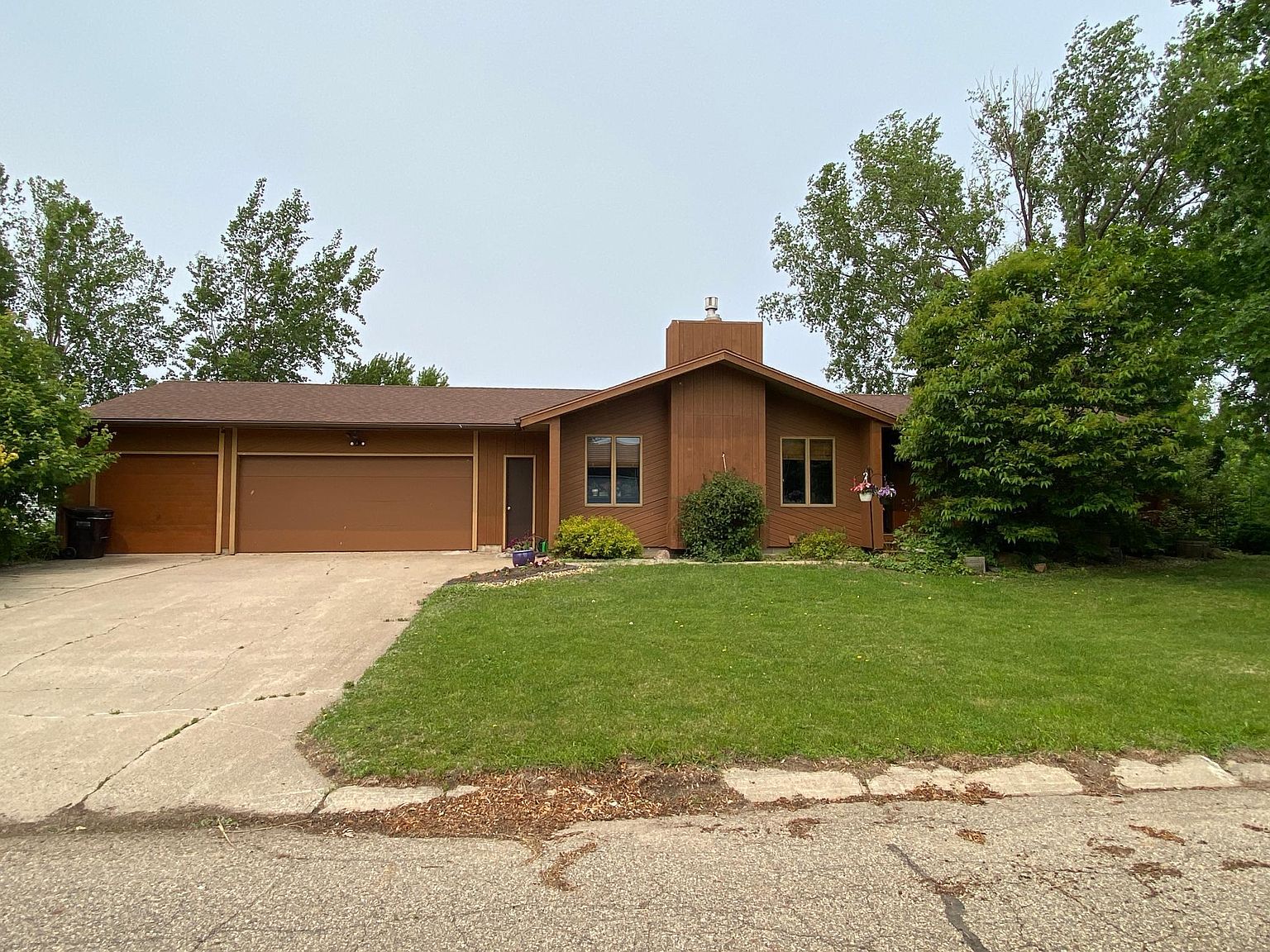 199 2nd St NE, Clarks Grove, MN 56016 | Zillow