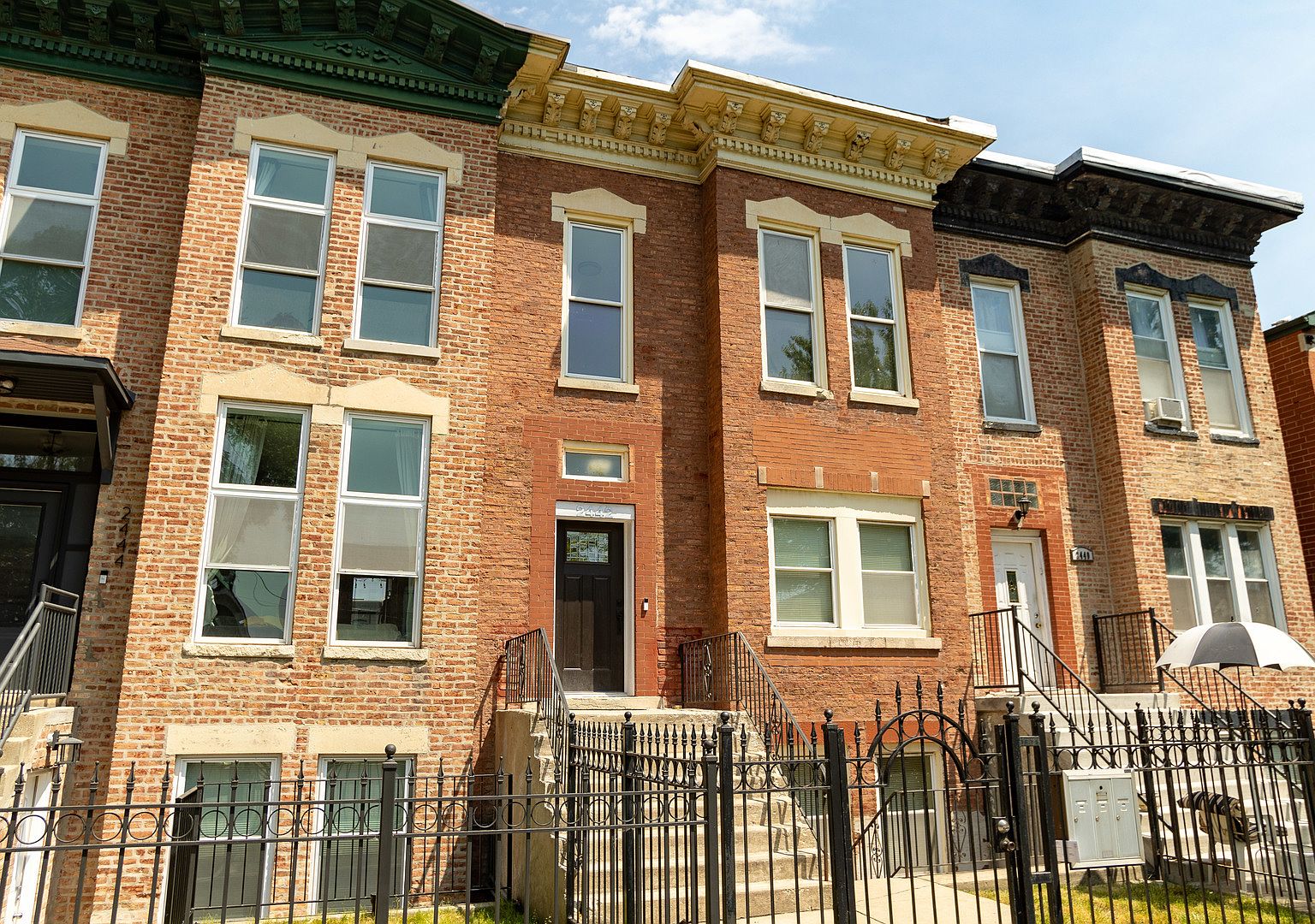 2442 W Taylor St APT 2, Chicago, IL 60612 | Zillow