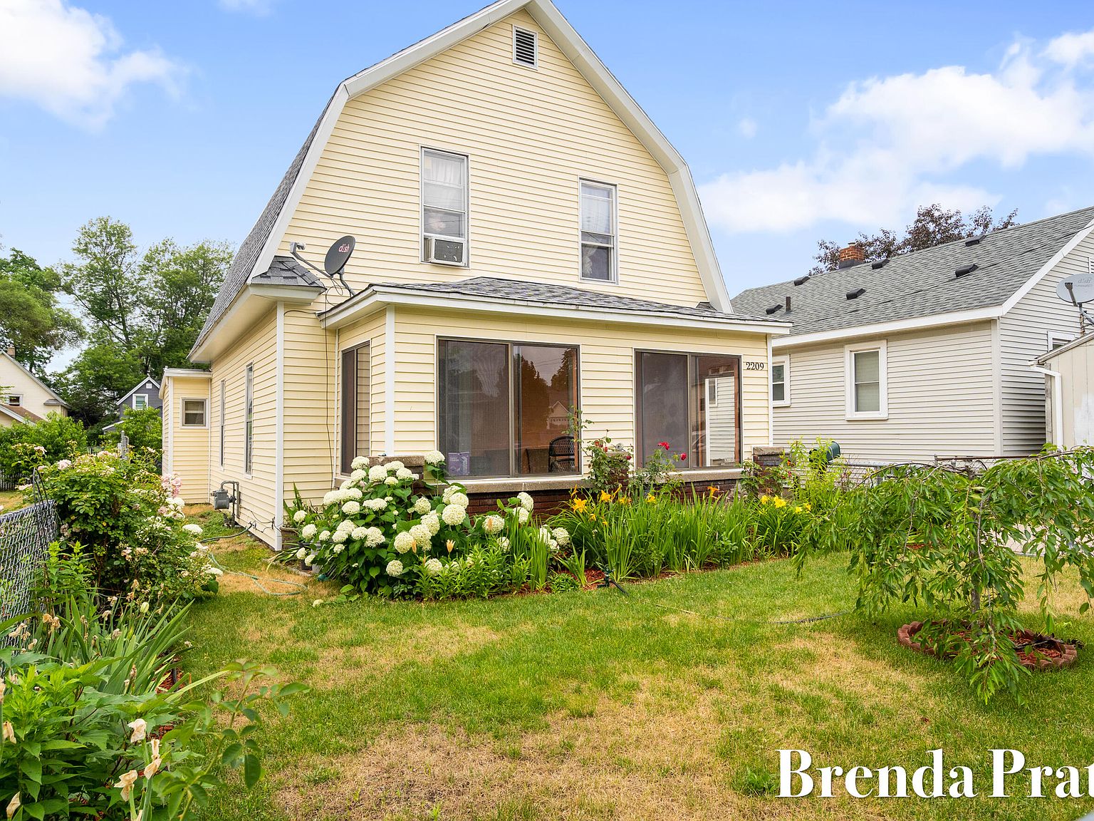 2209 Palace Ave SW, Grand Rapids, MI 49507 | Zillow