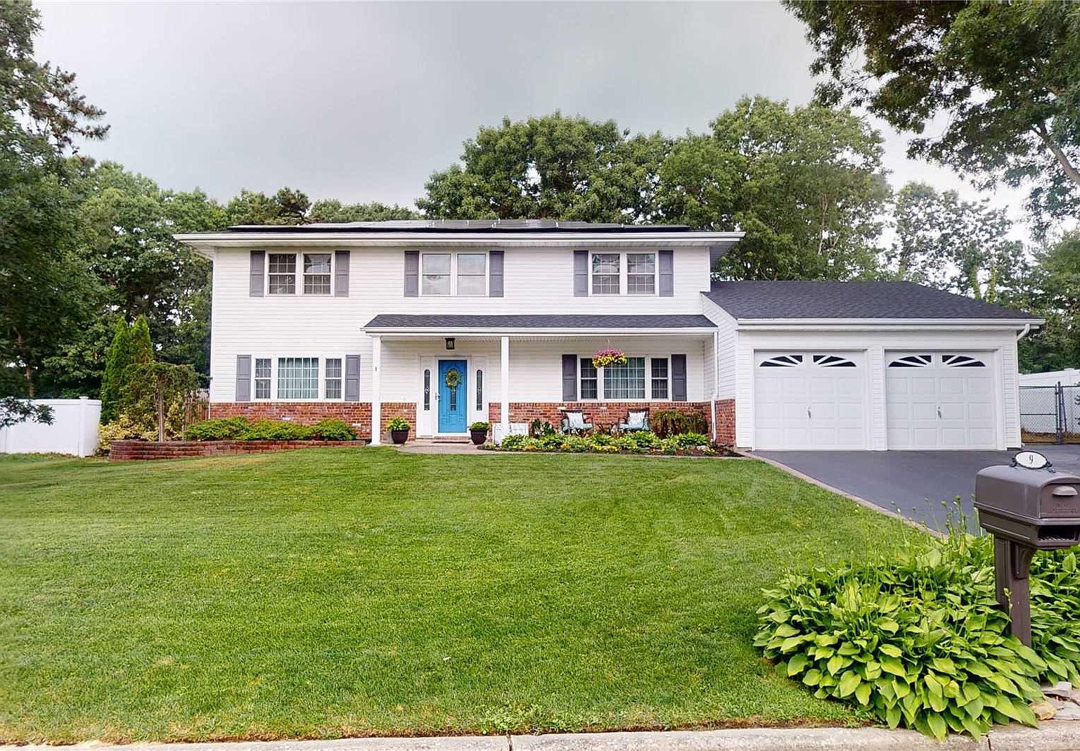 9 Crescent St, Selden, NY 11784 | Zillow
