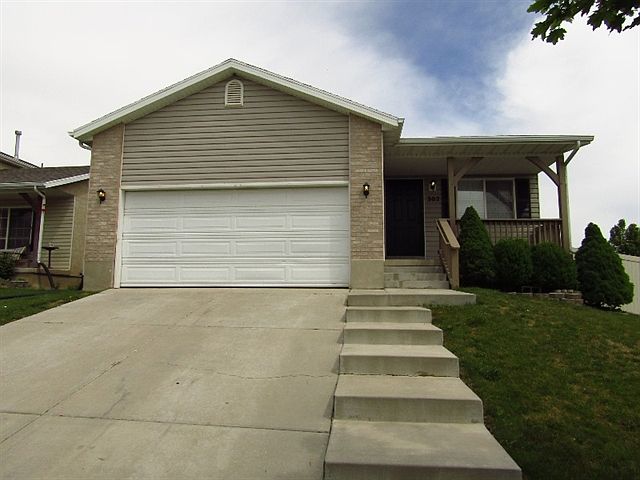 302 W Strawberry Pl, Saratoga Springs, UT 84045 | Zillow