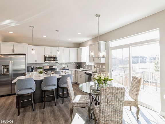 572 Madison Ln, Elgin, IL 60123 | Zillow