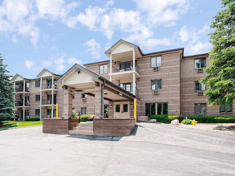 530 North Silverbrook DRIVE #132, West Bend, WI 53090 | MLS #1948642 ...