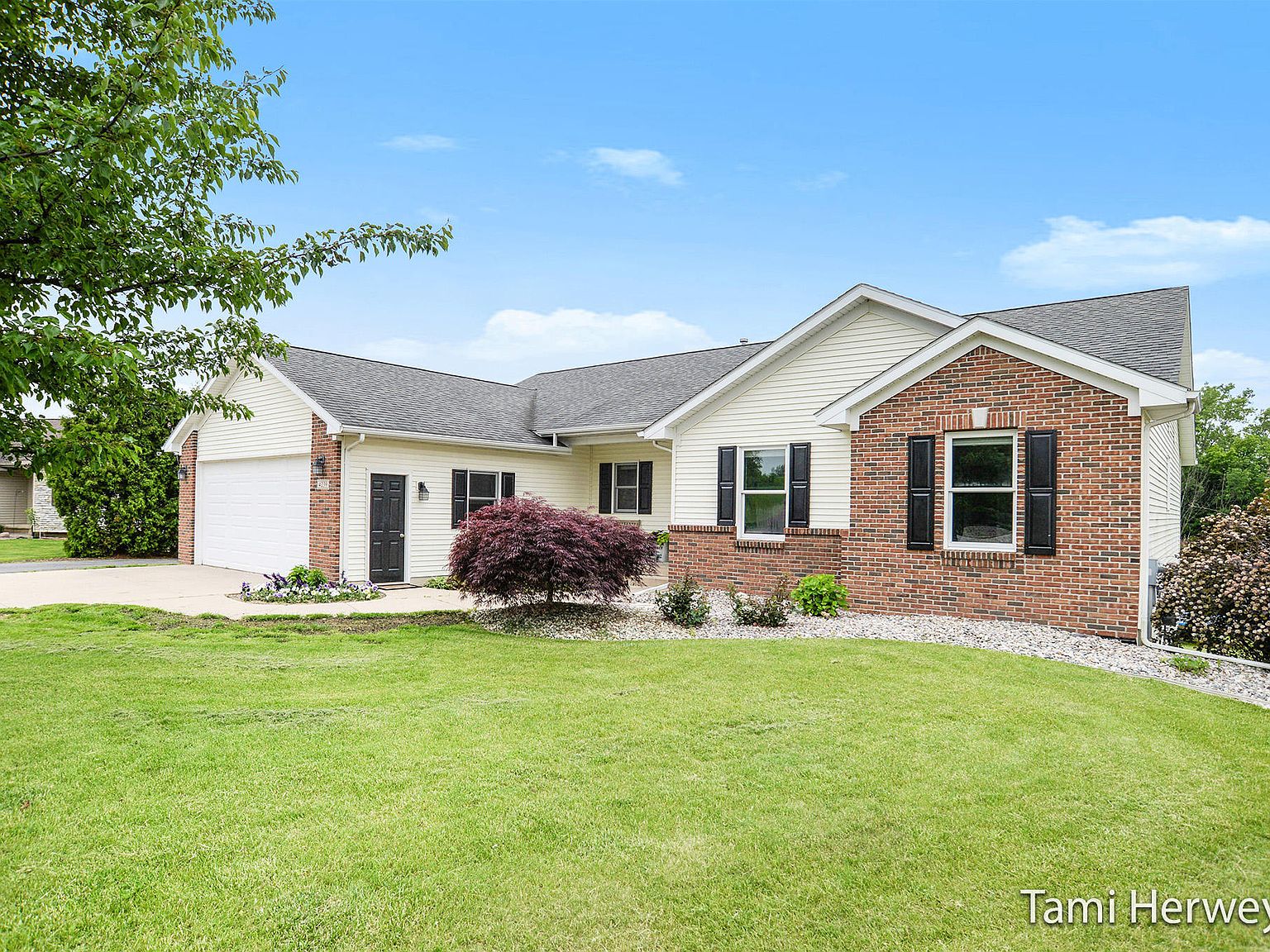 4239 Vista Dr, Hudsonville, MI 49426 | Zillow