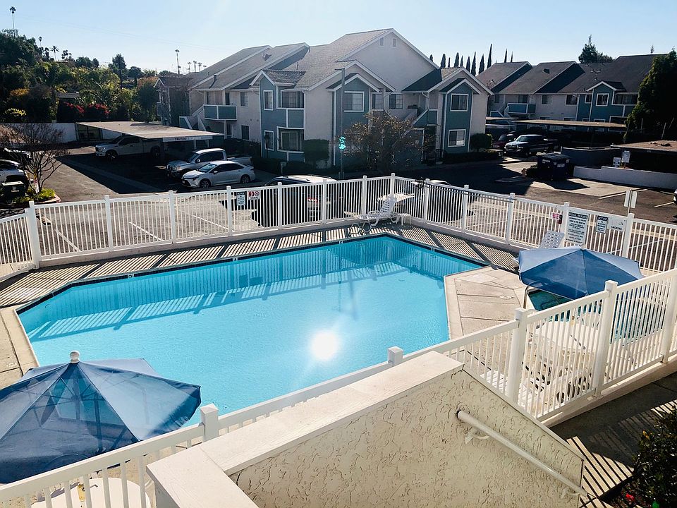 Reed and Brooke Apartments - 421 Potter St Fallbrook CA | Zillow
