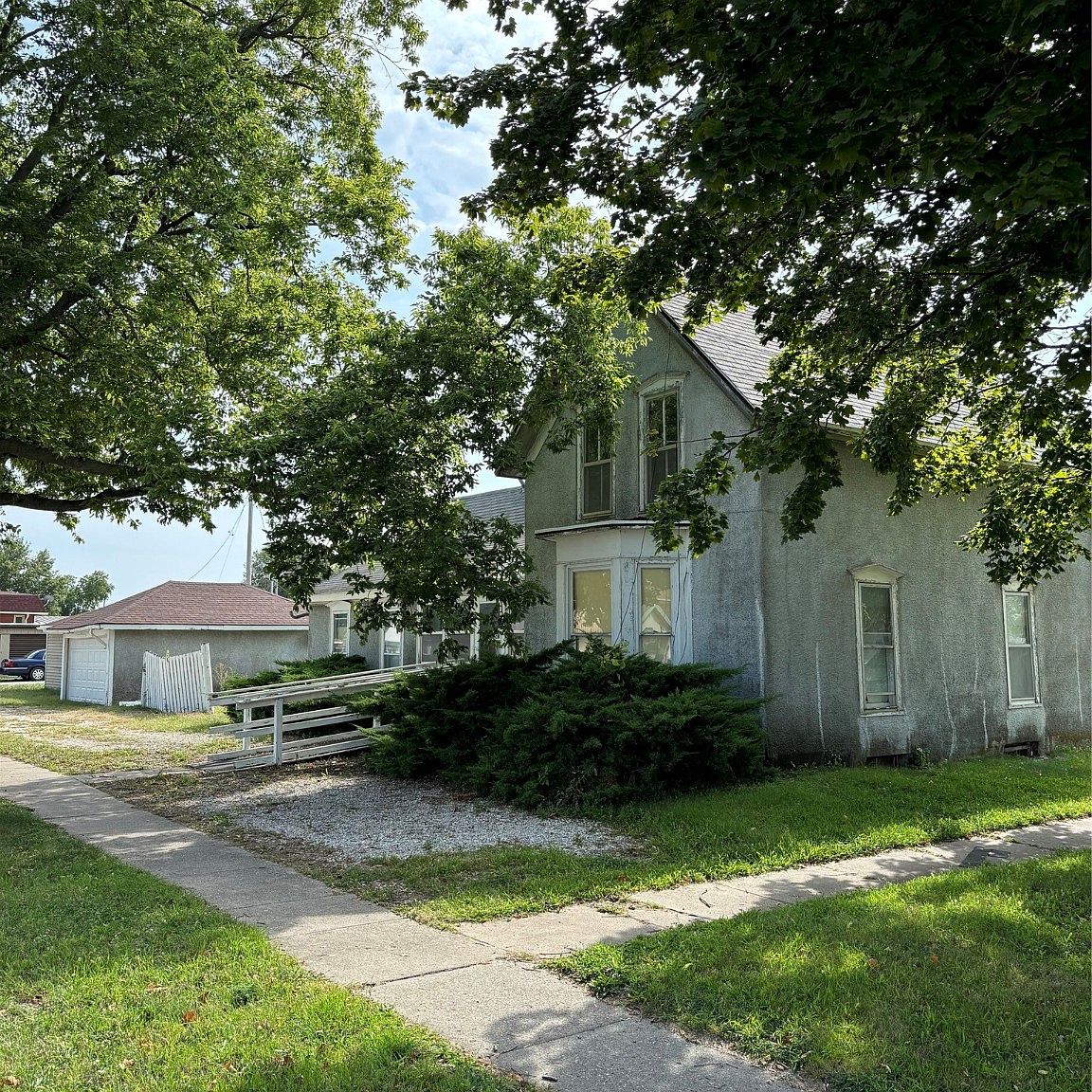 921 One Street Ave, Perry, IA 50220 | Zillow