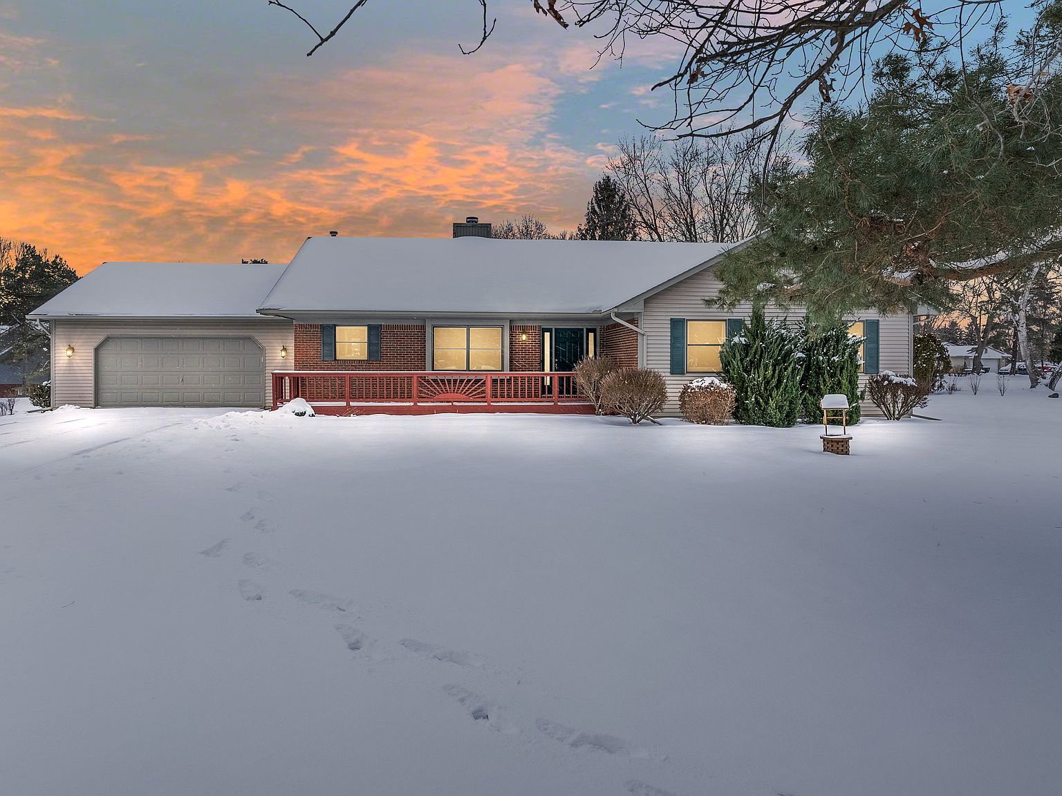 127 W Maumee Trl, Lake Orion, MI 48362 | Zillow