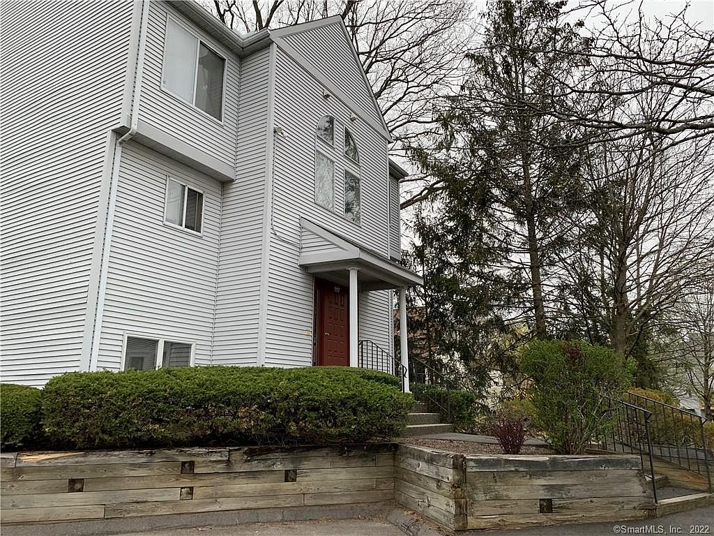117 Hamden Ave APT I, Waterbury, CT 06704 | Zillow