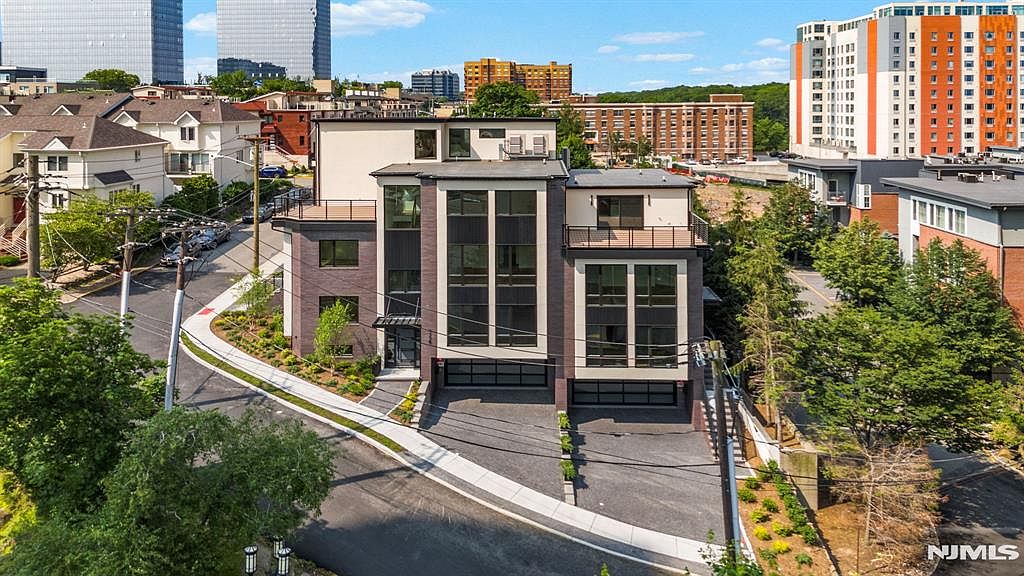 135 Old Palisade Rd #B, Fort Lee, NJ 07024 | Zillow