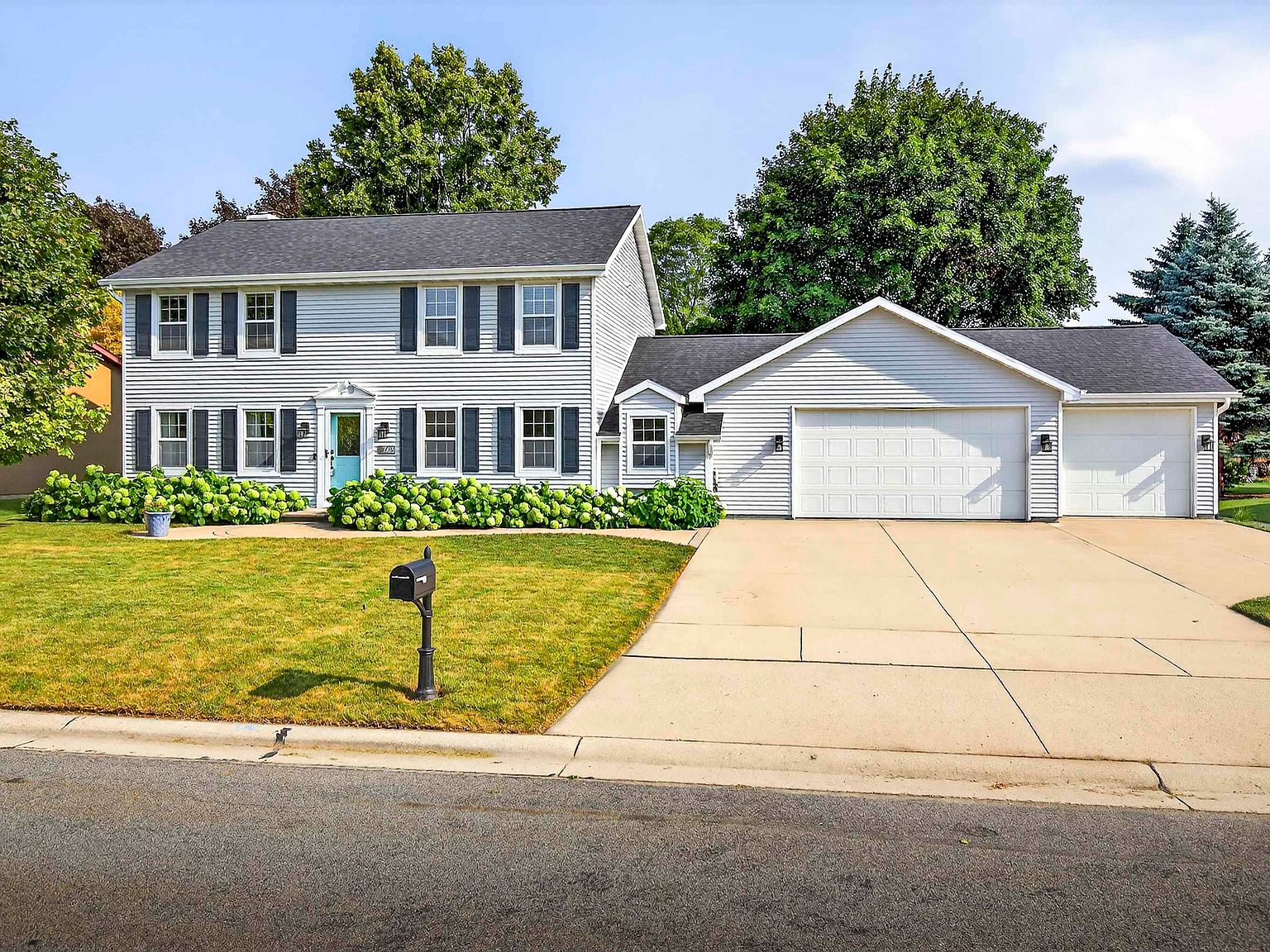 745 Yorkshire Rd, Neenah, WI 54956 | Zillow