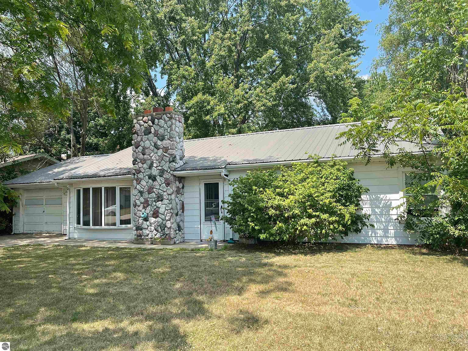 425 Orchard Ave, Clare, MI 48617 | Zillow