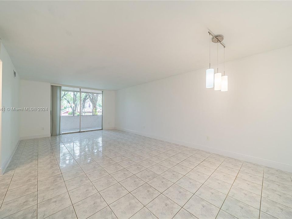 8501 NW 8th St APT 110, Miami, FL 33126 | Zillow