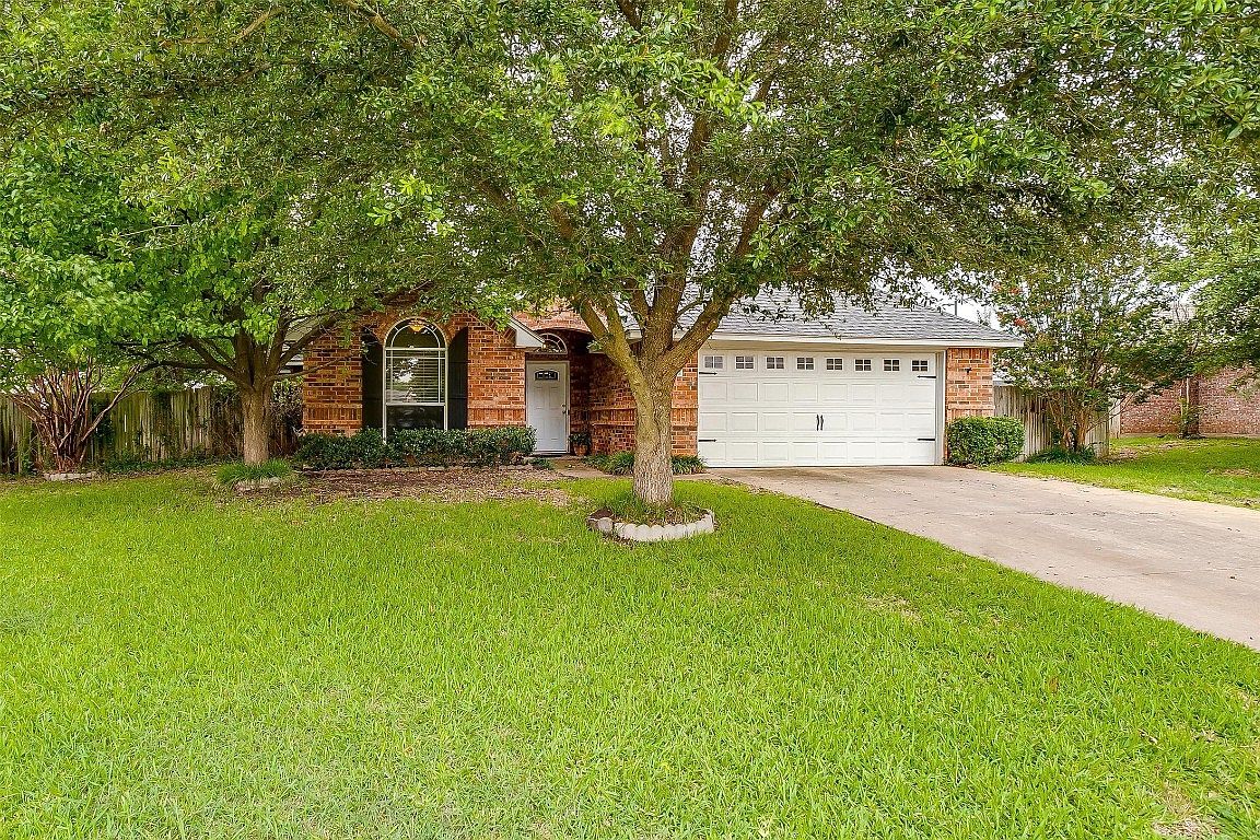 400 Tara Ln, Red Oak, TX 75154 | Zillow