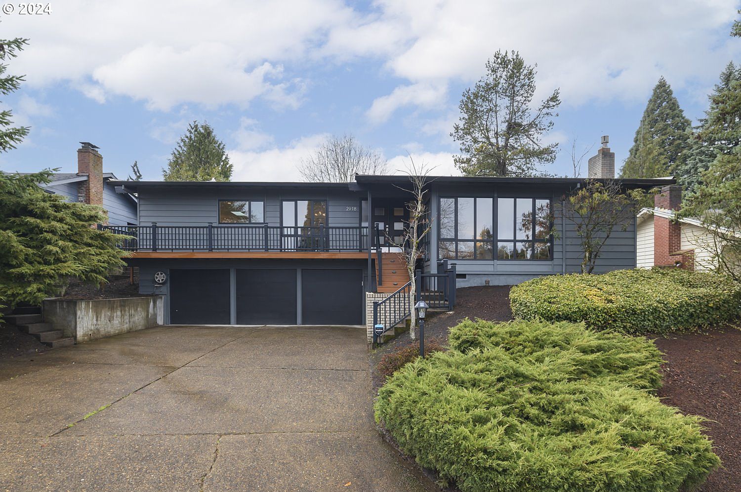 2918 SW Collins Ct, Portland, OR 97219 | Zillow