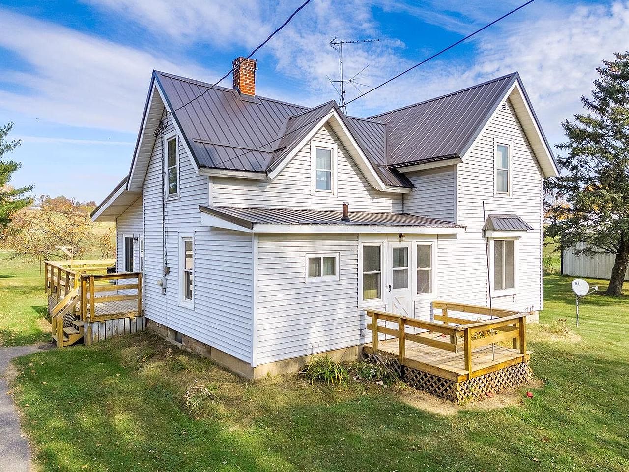 E4120 Village Road, Hillpoint, WI 53937 | Zillow