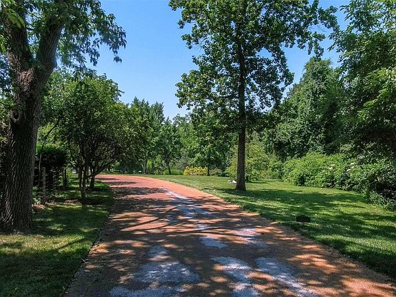 4 Apple Tree Ln, Saint Louis, MO 63124 | MLS #24038861 | Zillow