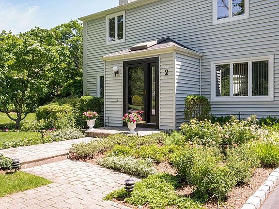 2 Milburn Lane, Roslyn Heights, NY 11577 | Zillow