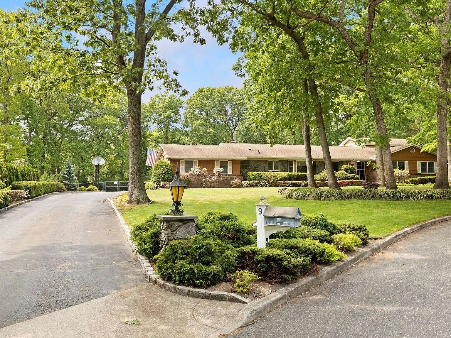 9 Midvale Court, East Northport, NY 11731 | Zillow