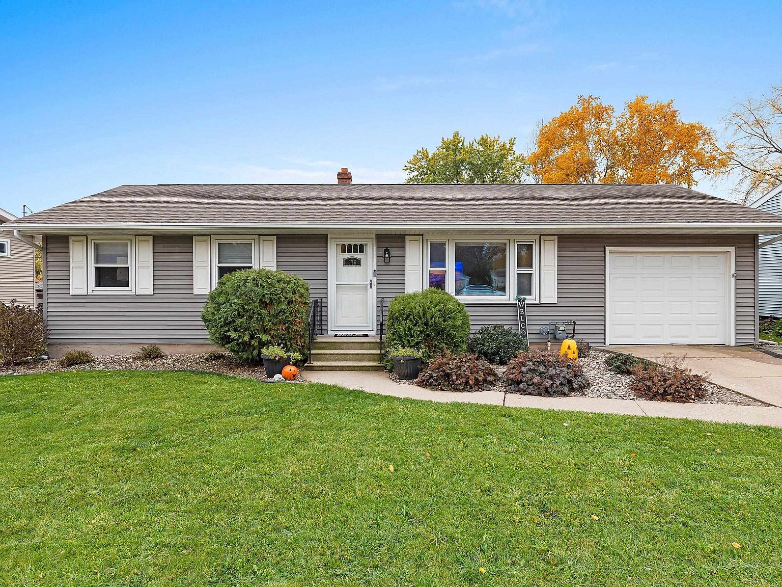 976 W Cecil St, Neenah, WI 54956 | Zillow