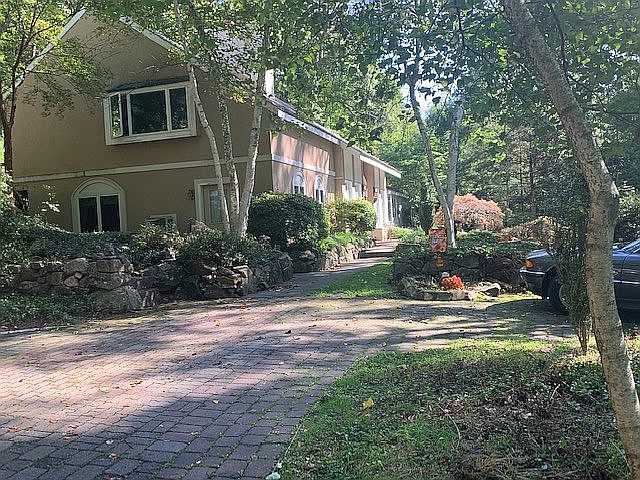 647 Sweet Hollow Rd, Bloomsbury, NJ 08804 | Zillow