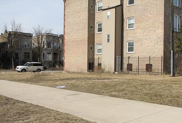 1046 E 65th St, Chicago, IL 60637 | Zillow