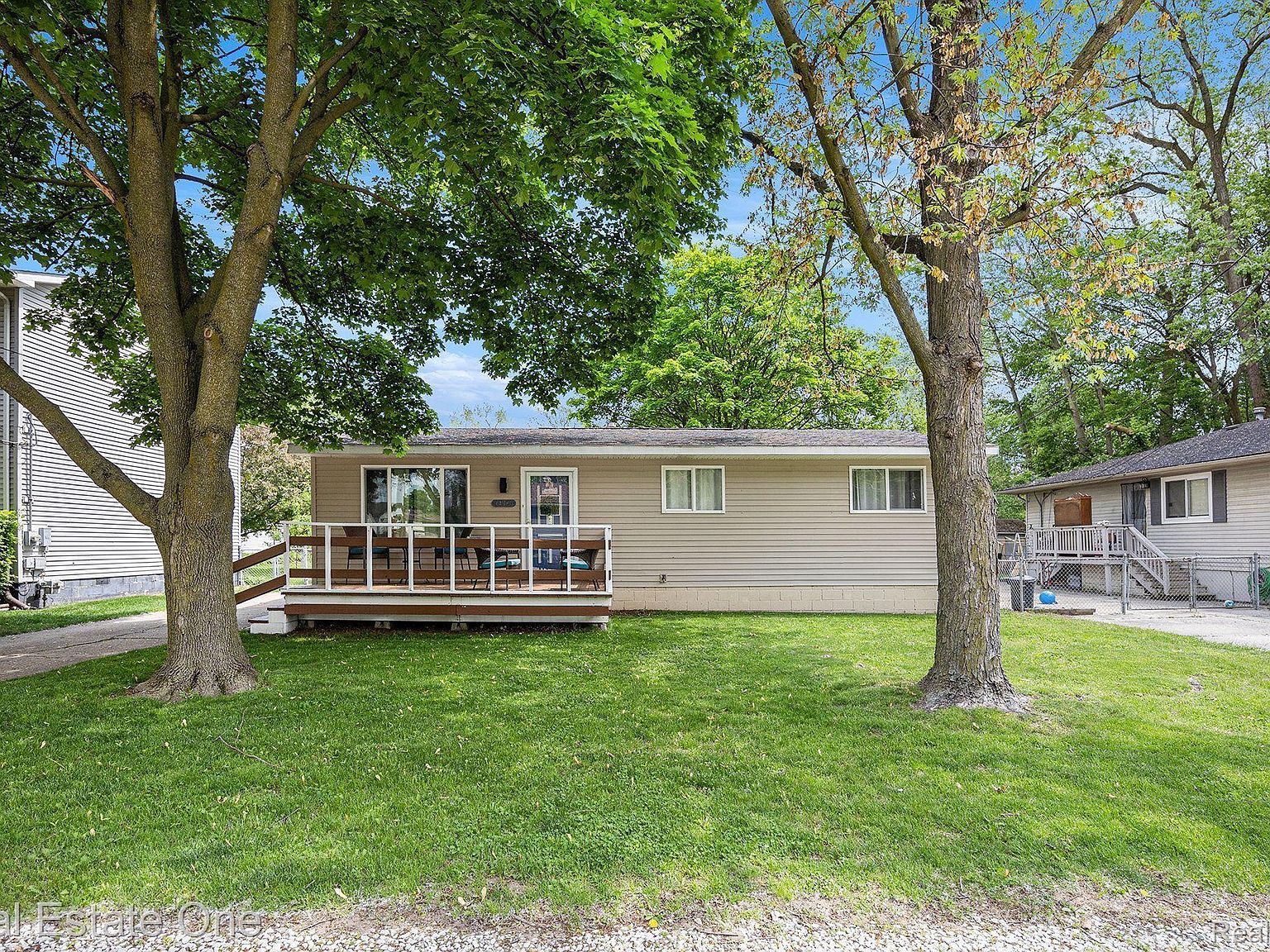 44080 Davis Dr, Utica, MI 48317 | Zillow