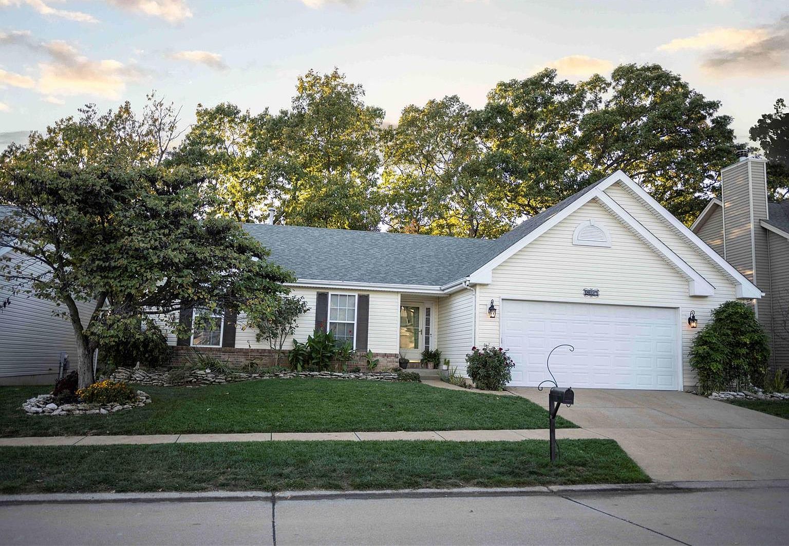 2629 Ruddy Ridge Dr, High Ridge, MO 63049 | Zillow