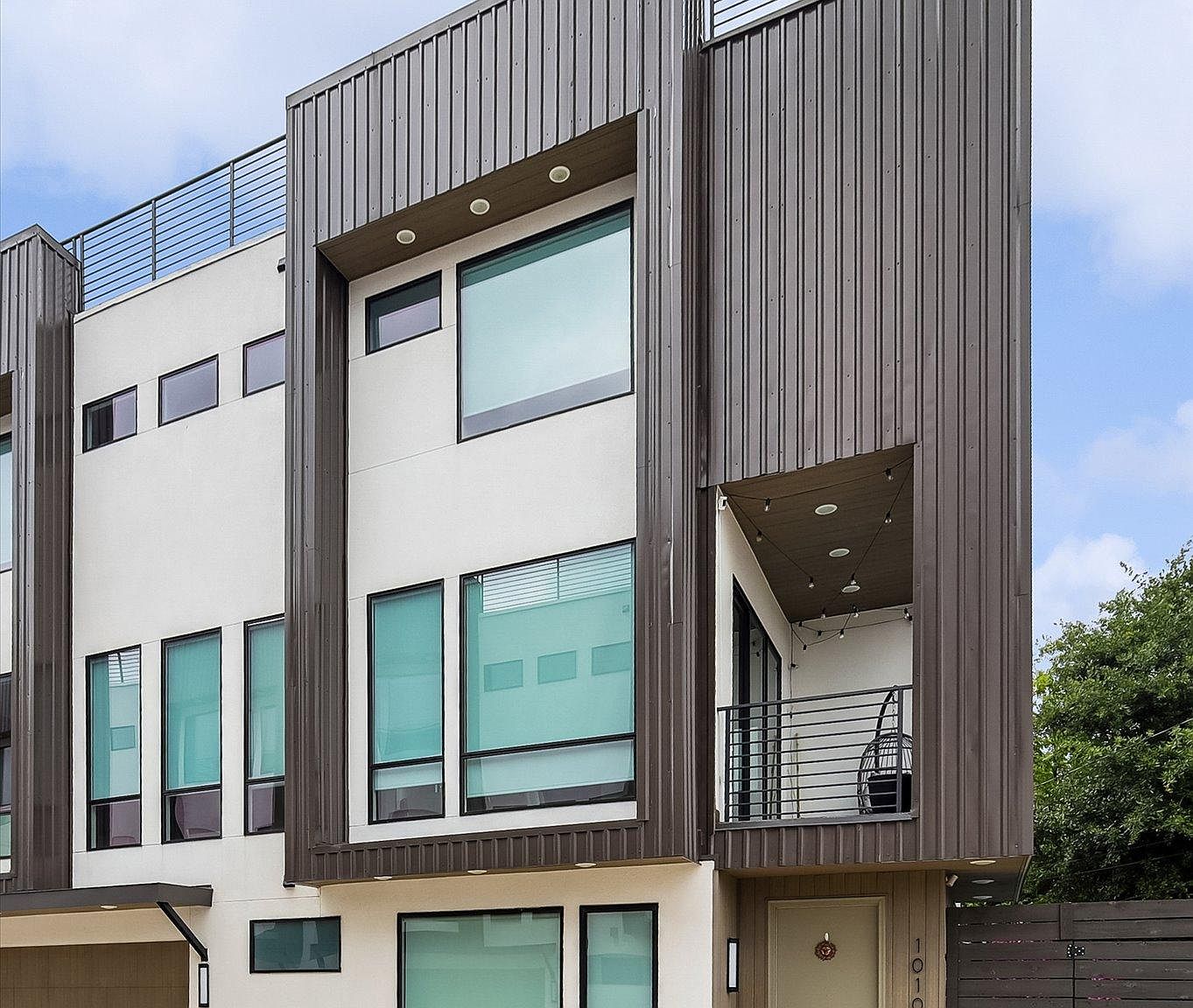 1010 Mobile St, Dallas, TX 75208 | Zillow