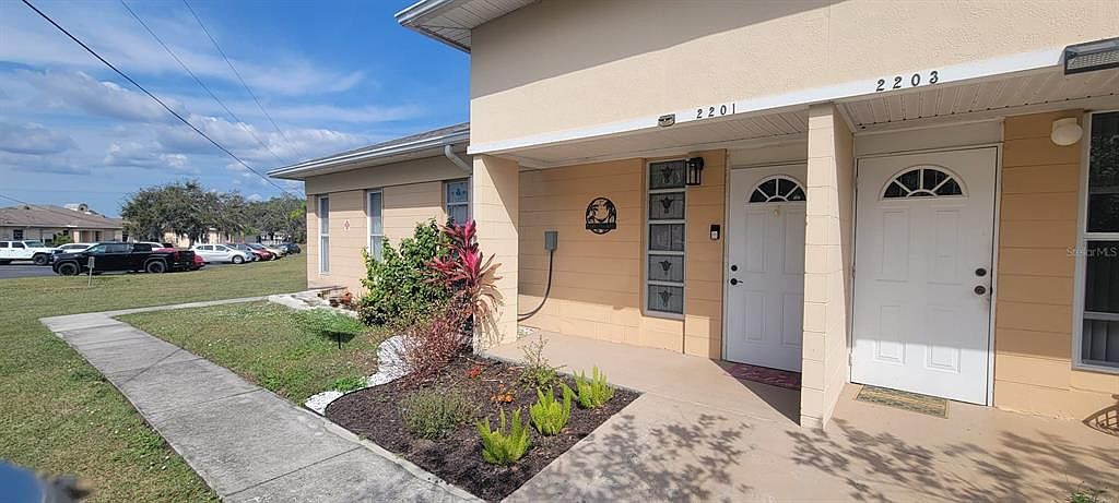 2201 Club Cir #2201, Lakeshore, FL 33854 | Zillow