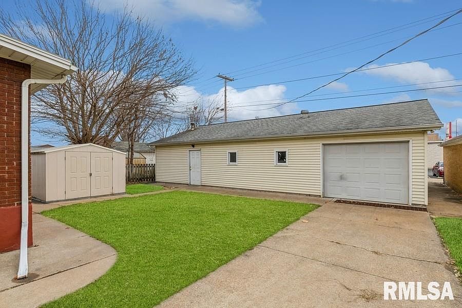 1307 Pershing Blvd, Clinton, IA 52732 | Zillow