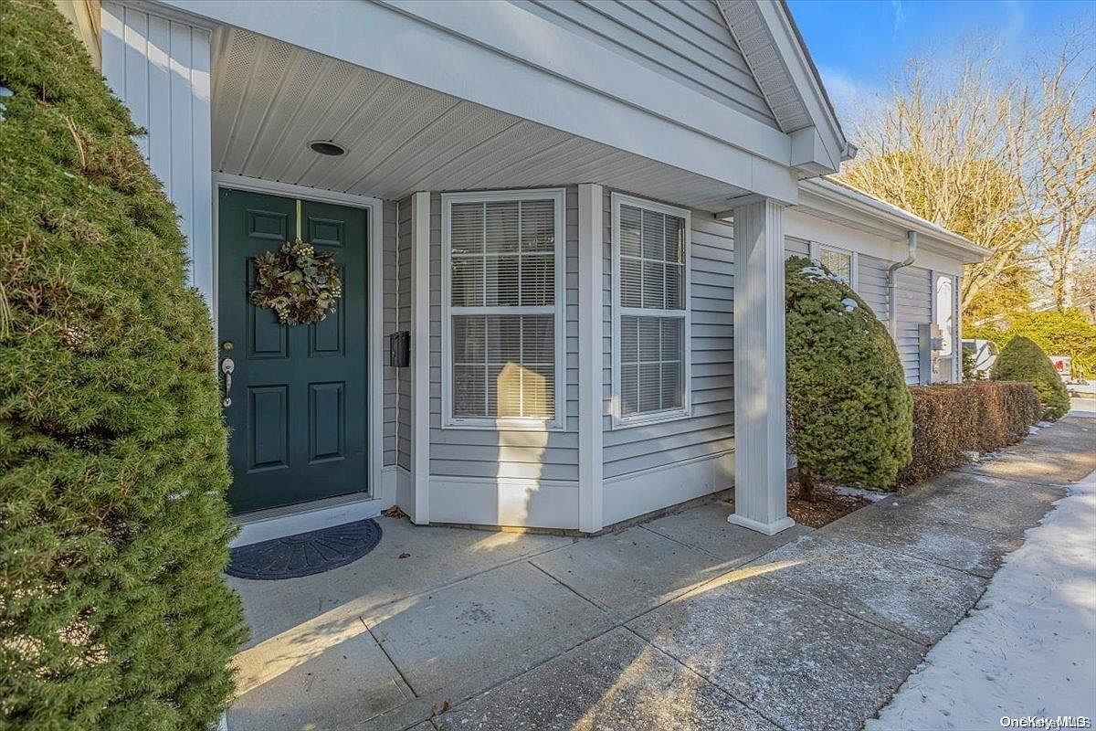 23 Villanova Court #23, Ridge, NY 11961 | Zillow