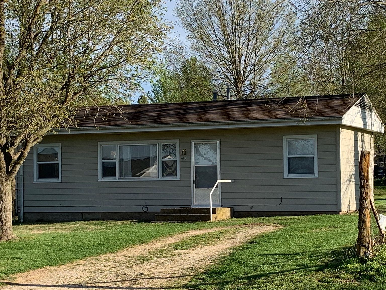 410 E Hadley St, Aurora, MO 65605 | Zillow