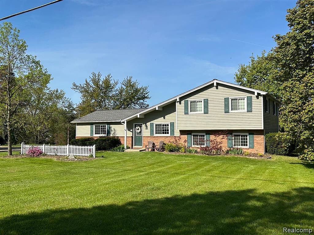 8902 Hamburg Rd, Brighton, MI 48116 | MLS #20230037376 | Zillow