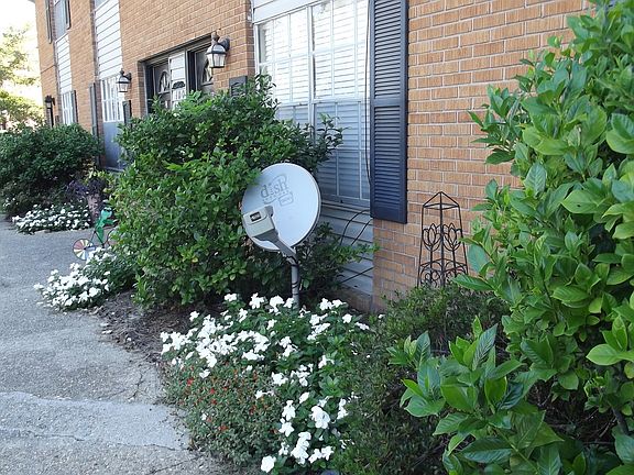 100 Park Row Ave APT C, Long Beach, MS 39560 | Zillow