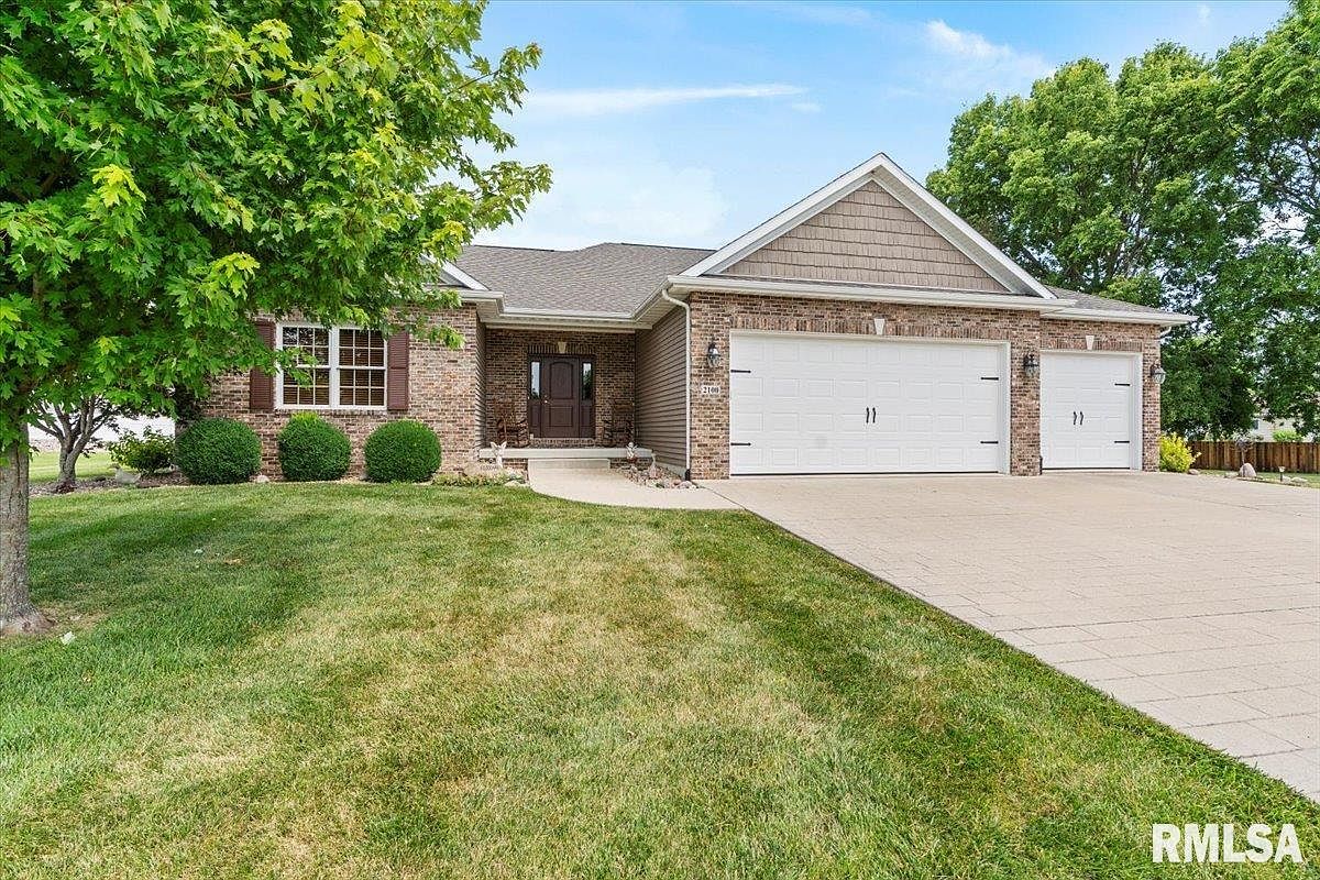 2100 West Road Dr, Springfield, IL 62711 | Zillow